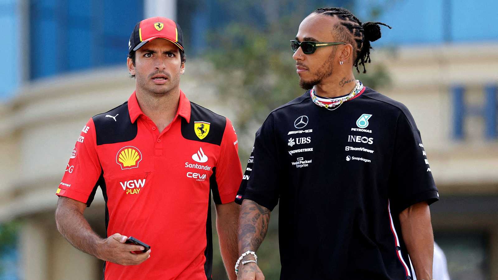 Ahora si ya es oficial: Hamilton piloto de Ferrari para el 2025 Carlos ...
